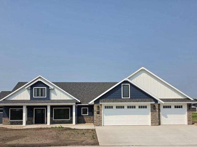 1513 Hannah Ln, Aberdeen, SD 57401
