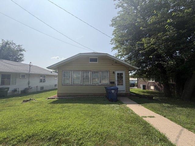 1513 S Bluff Blvd, Clinton, IA 52732