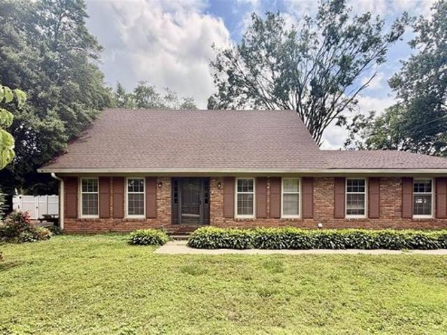 1513 Sherwood Dr, Bowling Green, KY 42103