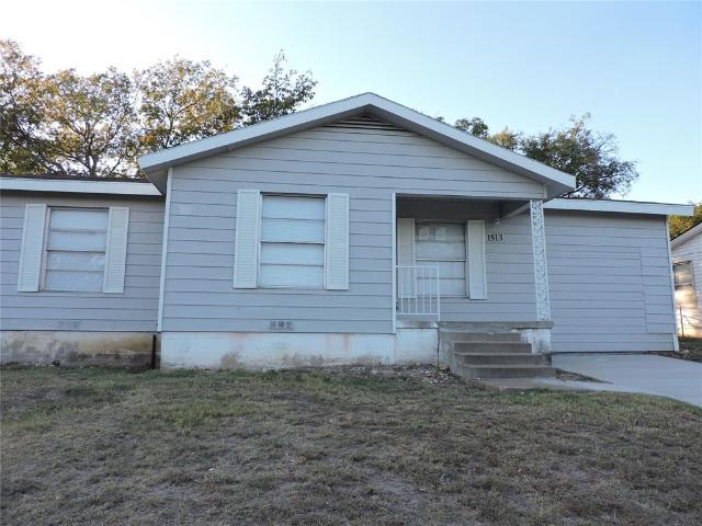 1513 Skyline Dr, River Oaks, TX 76114 | MLS #21094 | Compass