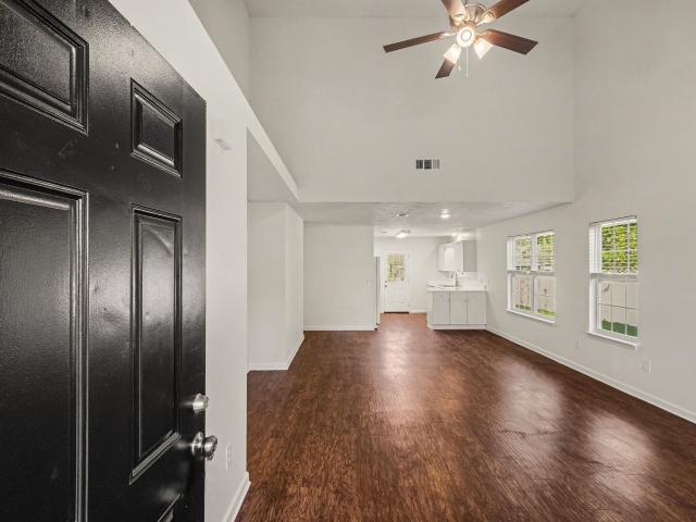 1513 Waxman Dr
