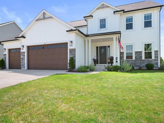 1513 Whalen Dr, Oconomowoc, WI 53066