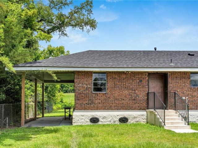151 53 American Bank Lane