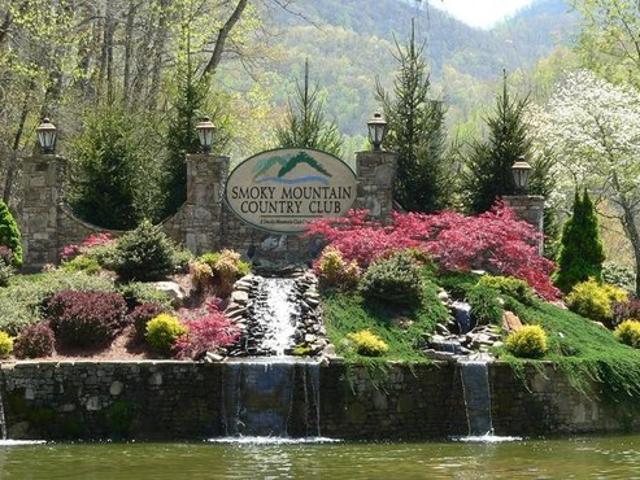 151 Country Club Dr # 7, Whittier, NC 28789