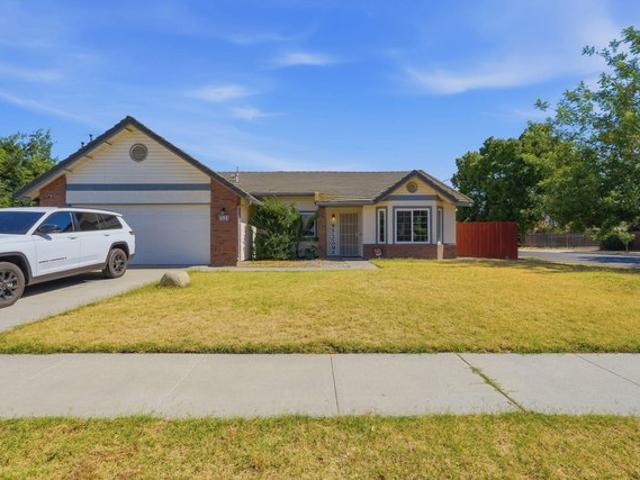 151 Brentwood Dr, Lemoore, CA 93245