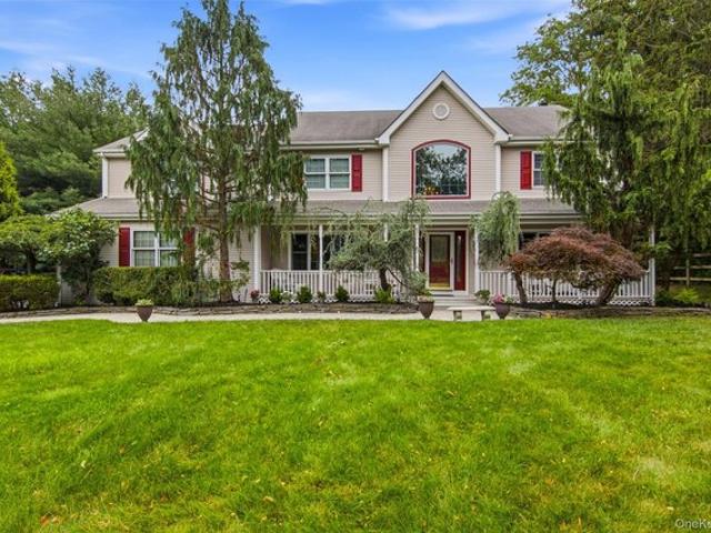 151 Gnarled Hollow Rd, East Setauket, NY 11733