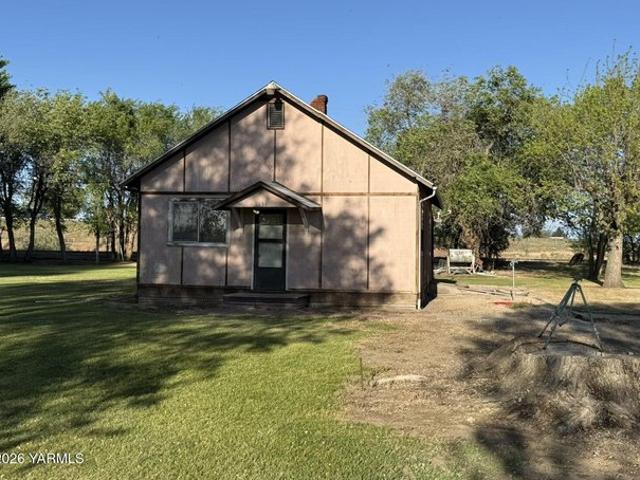 151 Dalton Ln, Zillah, WA 98953