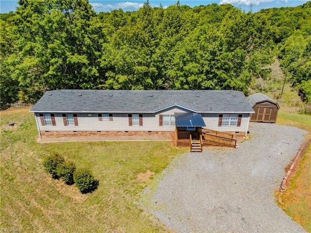 151 Fox Trot Ln, Pilot Mountain, NC 27041