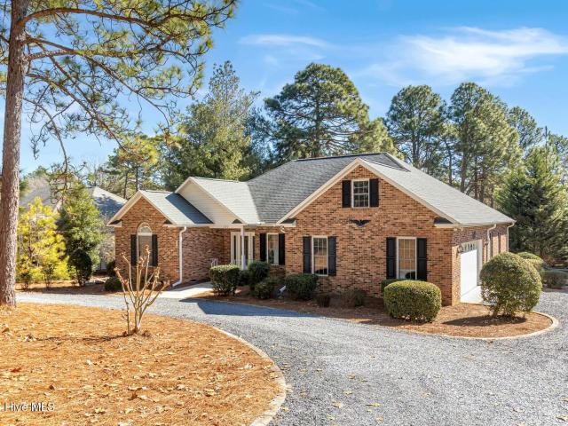 151 Longleaf Dr, West End, NC