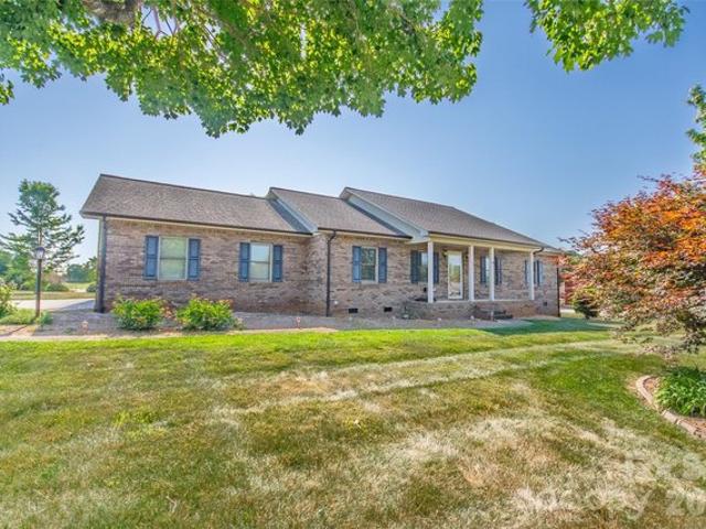 151 Meadow Oaks Dr, Statesville, NC 28625