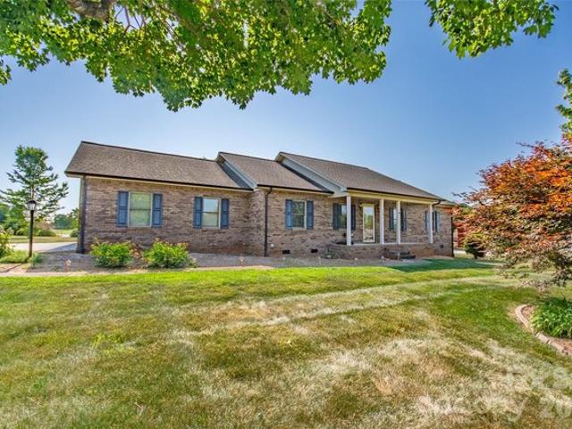 151 Meadow Oaks Dr, Statesville, NC 28625