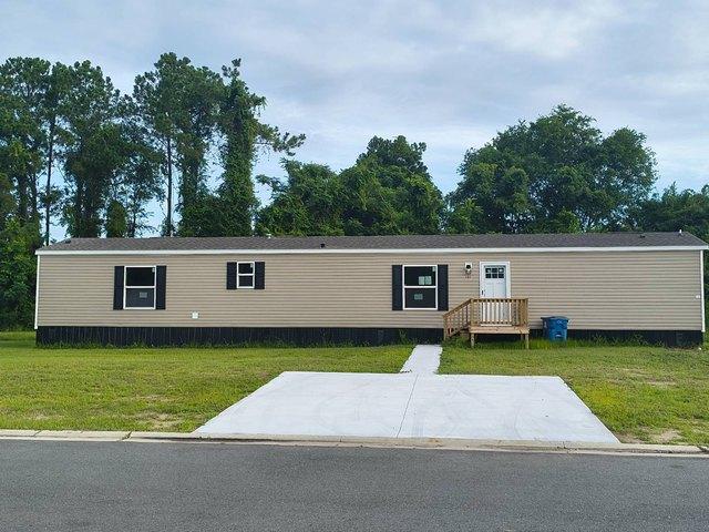 151 Merritt Cir, Brunswick, GA 31520