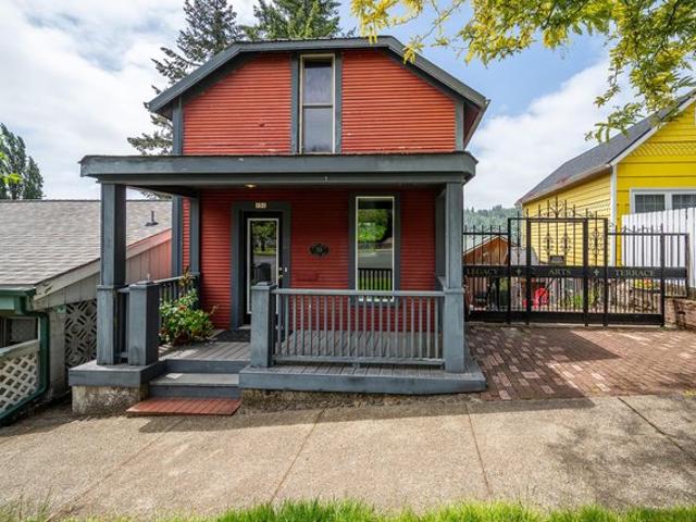 151 NE Alder St, Toledo, OR 97391