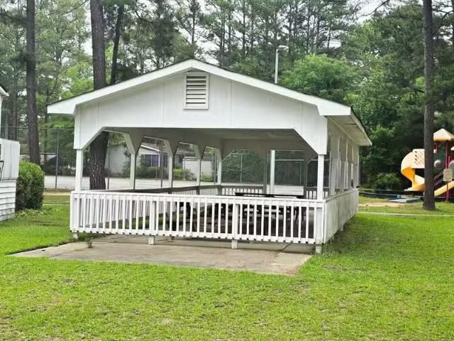 151 Southlawn