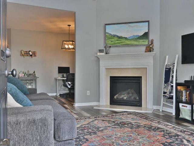 151 Spring Way Square