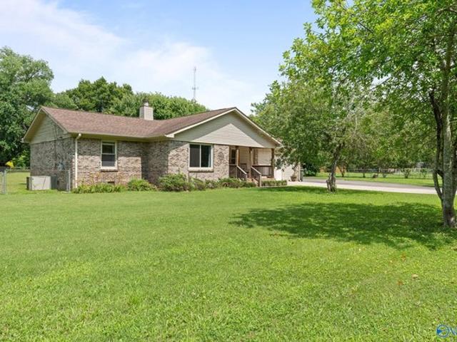151 Sutton Dr, Hazel Green, AL 35750