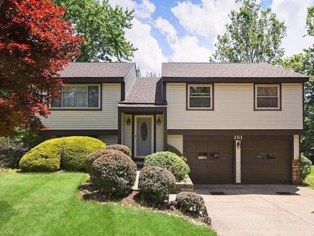 151 Summit Ridge Dr, Bridgeville, PA 15017