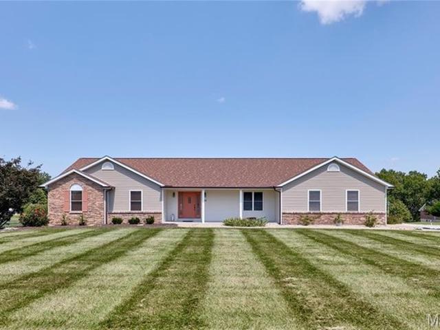 151 Plantation Dr, Troy, MO 63379