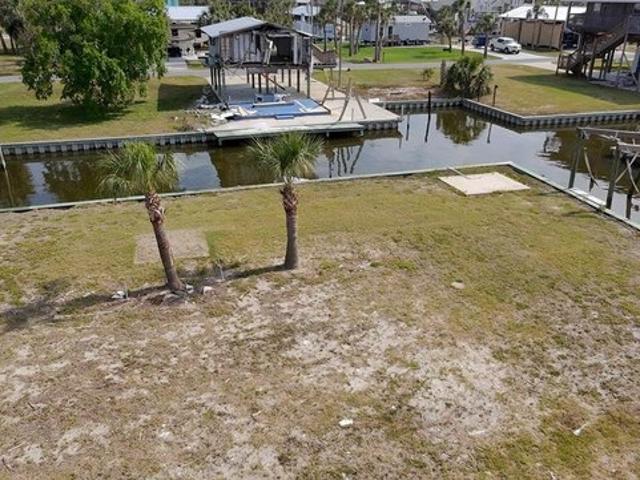 151 W 8th Ave, Horseshoe Beach, FL 32648