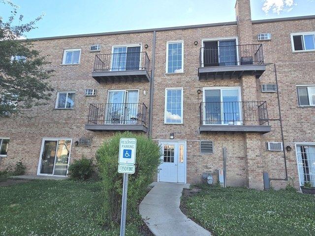 151 W Elk Trl Apt 348, Carol Stream, IL 60188