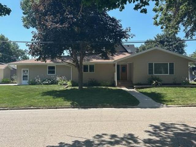 151 W Maple Dr, Hartley, IA 51346