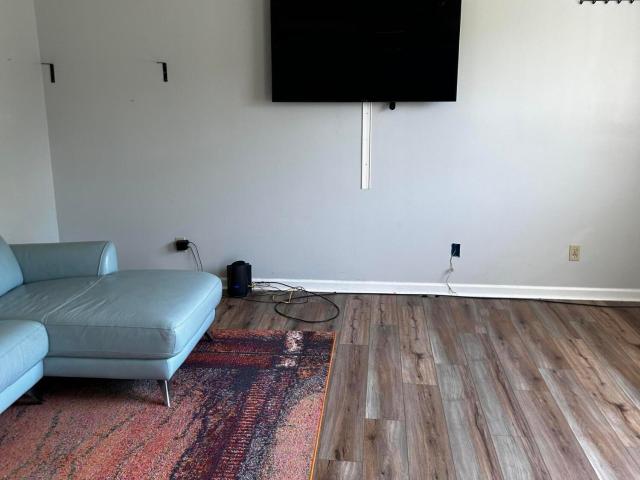 151 W Meeting St
