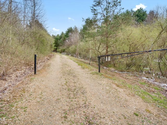 151 Windy Hill Private Lane