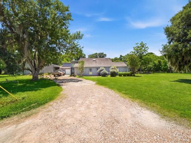 151 Tweedy Ln, Sweeny, TX 77480
