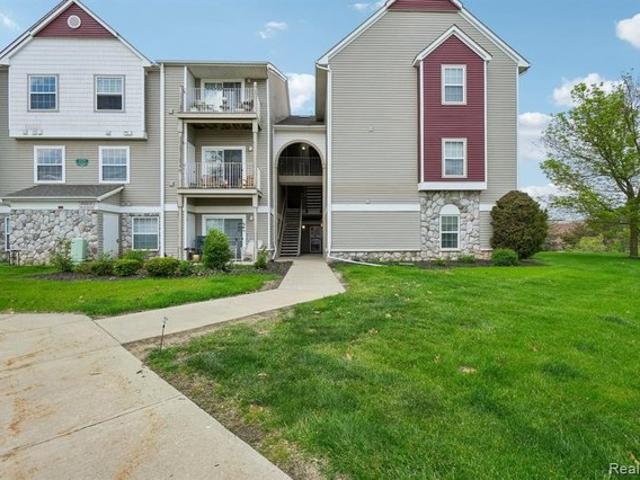 15240 Silver Pkwy Apt 306, Fenton, MI 48430