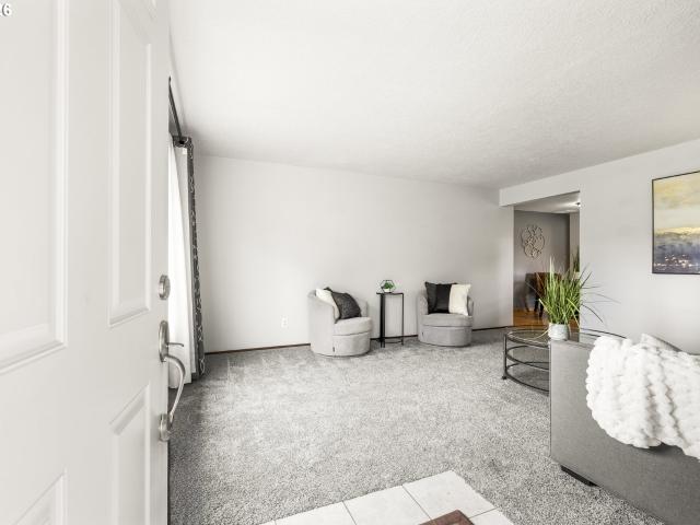 15245 se market ct
