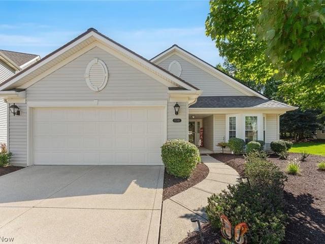 15249 Oak Hollow Ln, Strongsville, OH 44149