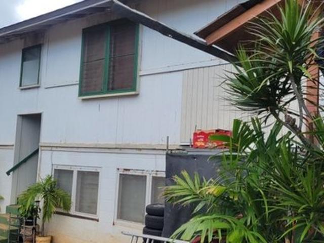 1524 Meyers St, Honolulu, HI 96819
