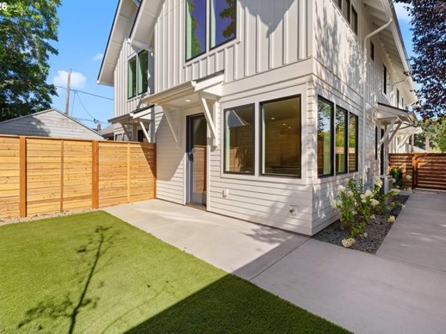 1524 NE Jarrett St Unit D, Portland, OR 97211