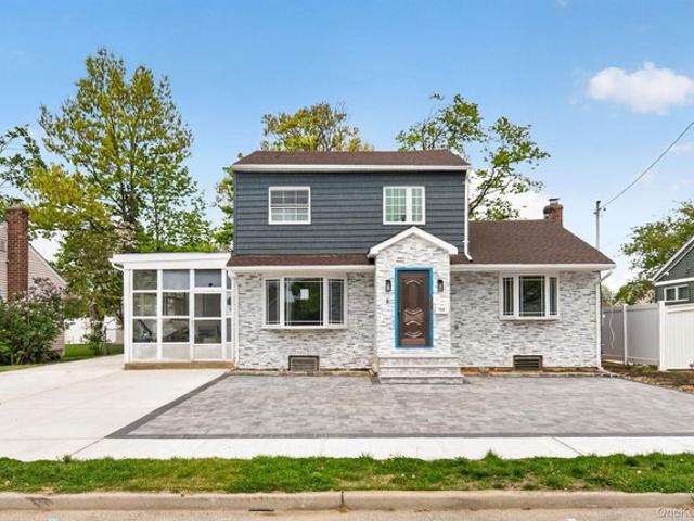 1524 Bowe Rd, Valley Stream, NY 11580