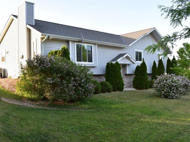 1524 E Monroe Ave, Hartford, WI 53027