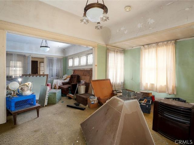 1524 W 22nd