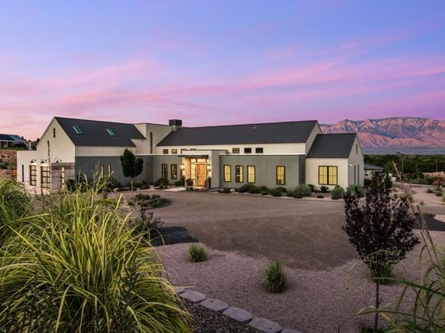 1524 W Ella Dr, Corrales, NM 87048