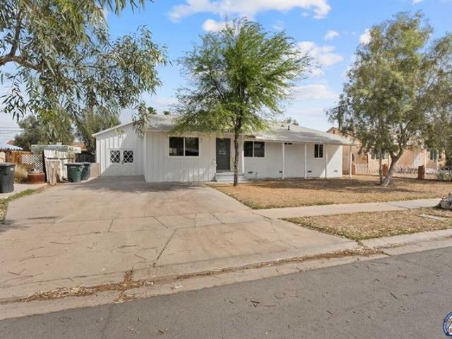 1524 W Holt Ave, El Centro, CA 92243