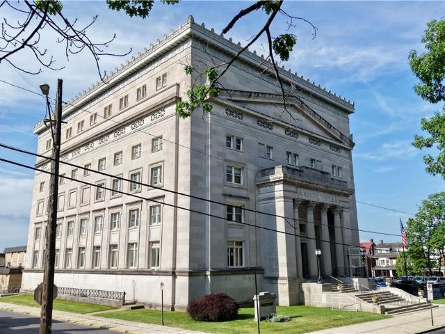 1524 W Linden Street 2nd FL