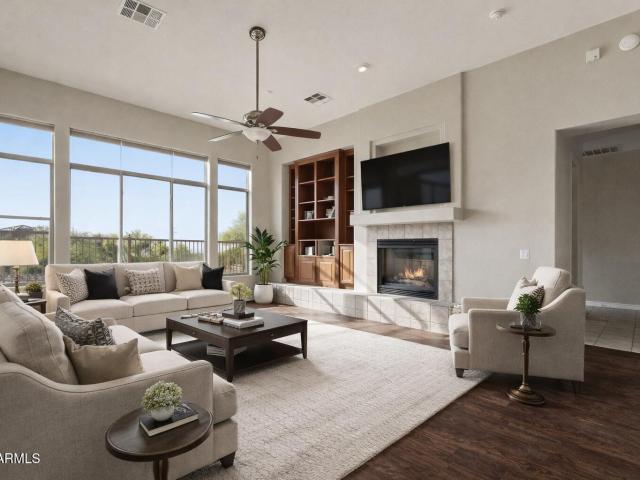 1524 W MOODY Trail