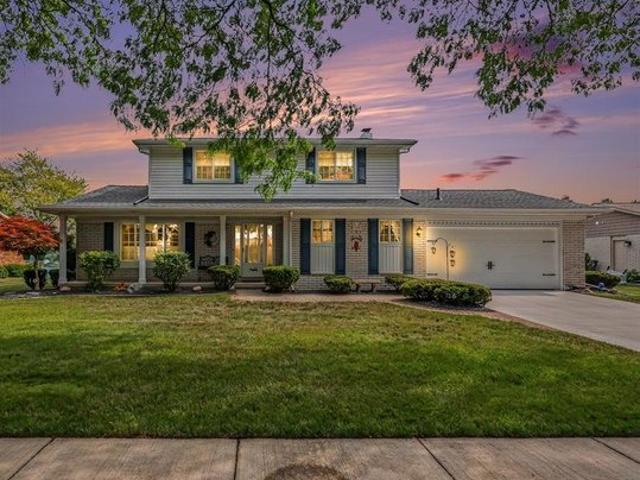 1524 3 Lakes Dr, Troy, MI 48085