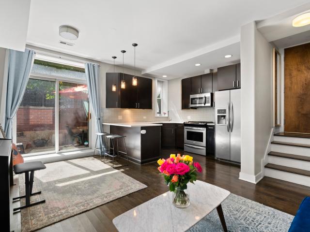 1525 N Claremont Avenue # 1A