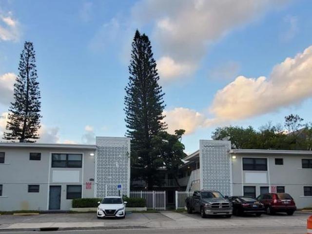 1525 NE 135th St #2 North Miami, FL 33161