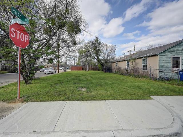 1525 Nomas Street