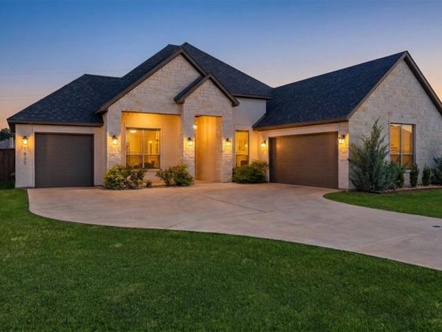 1525 Blue Lake Dr, Burleson, TX 76058