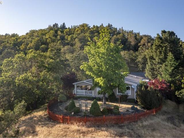 1525 Braunda Dr, Roseburg, OR 97471