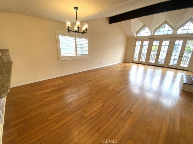 1525 Carver