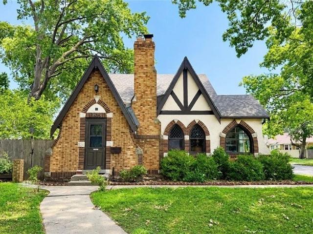 1525 Columbia Ave, Leavenworth, KS 66048