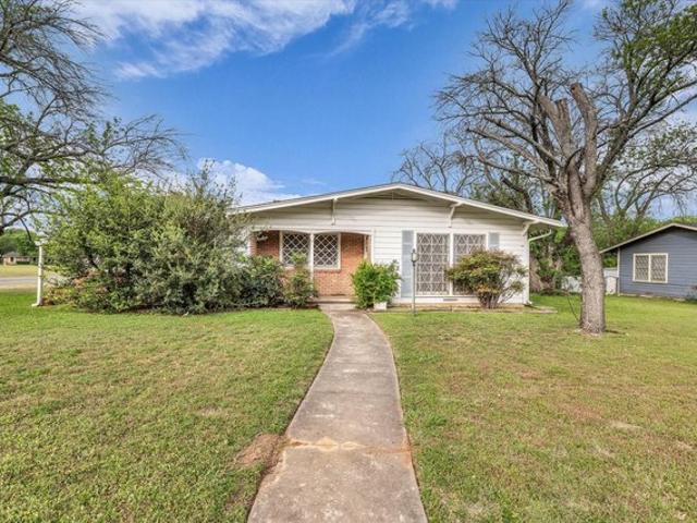 1525 Crow Dr, Waco, TX 76705