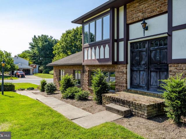 1525 Edinborough Circle